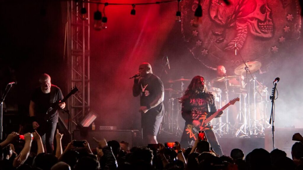 Dave Grohl toca Kaiowas con Sepultura en Los Ángeles
